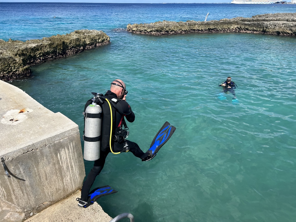 Adventure Divers - Travel - Grand Cayman Dive Trip